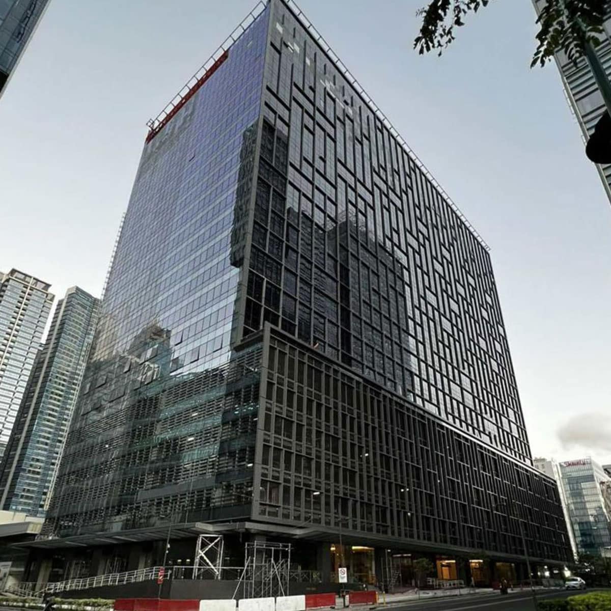 International Finance Center - Megawide Construction